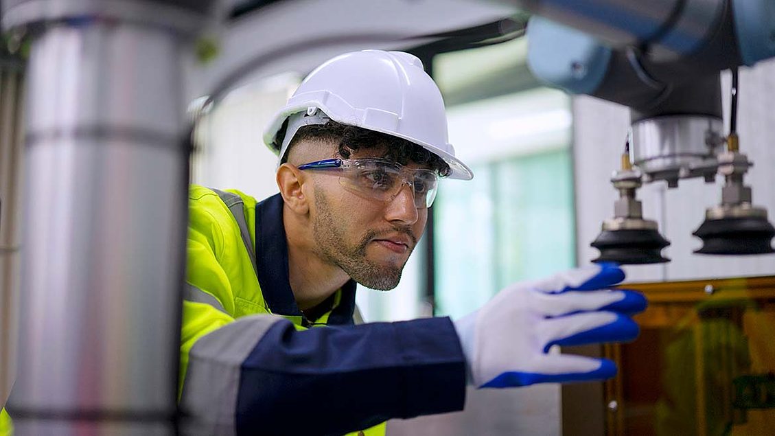 The New Era of Manufacturing: Job Seekers Express Growing Optimism ...